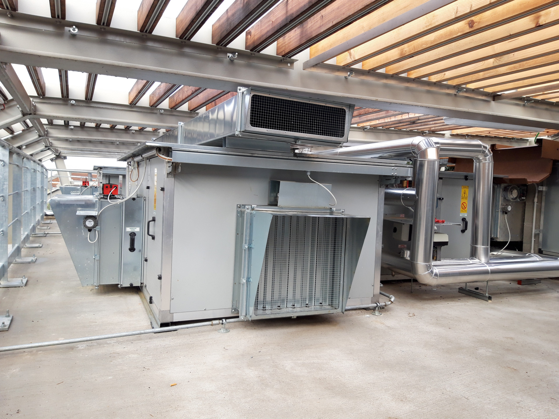 Stairwell pressurization systems